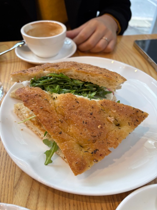Envoy Cafe | 뽈레 Polle