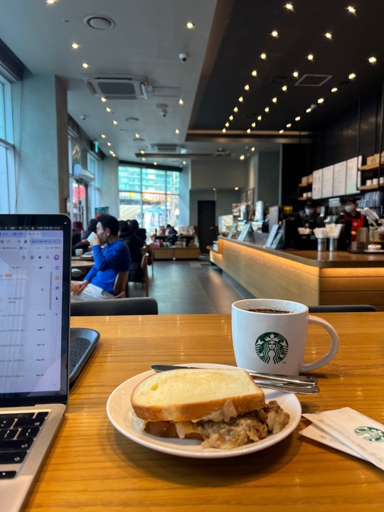 스타벅스 문래동점 - 문래동3가 카페 | 뽈레 Polle