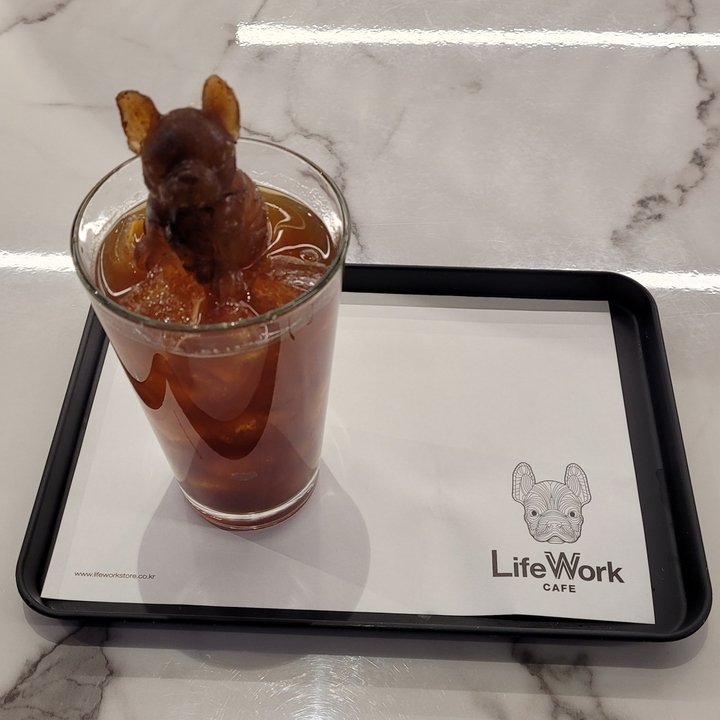 라이프워크 메가스토어 명동점 - 충무로2가 카페 | 뽈레 Polle
