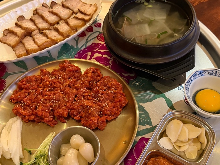 육회 전 - 효자동3가 한식주점 | 뽈레 Polle